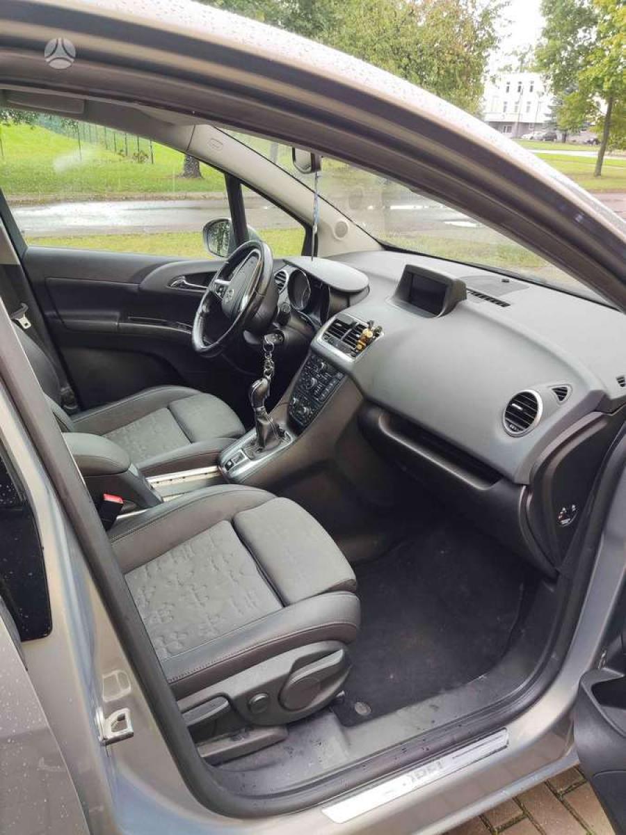 Brown Opel Meriva 2011 in Kaunas, with an engine capacity of 1.36 L and mileage of 190 thousand km for 3300 €, photo 12 on AUTOMOTO.COM.LV