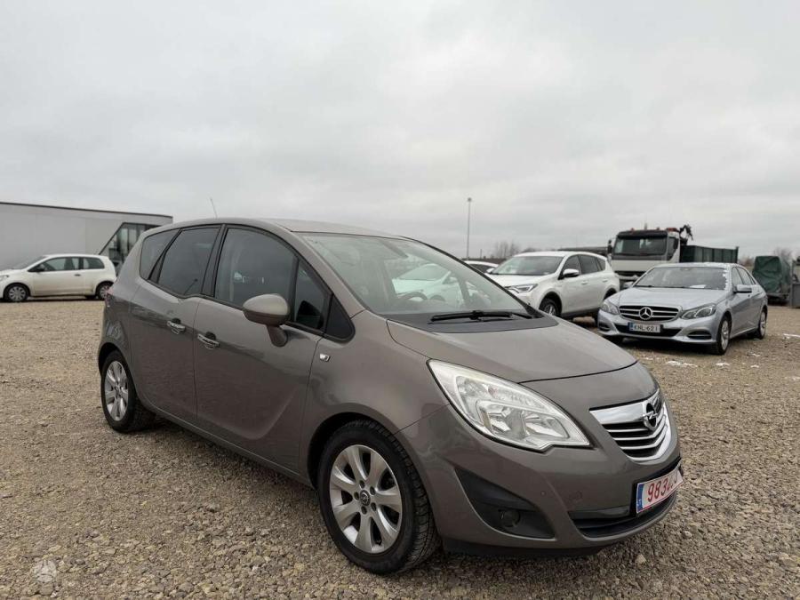 Brown Opel Meriva 2012 in Siauliai, with an engine capacity of 1.40 L and mileage of 288 thousand km for 3100 €, photo 3 on AUTOMOTO.COM.LV