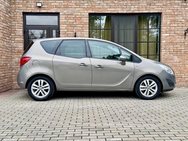Brown Opel Meriva 2012 in Riga, with an engine capacity of 1.70 L and mileage of 240 thousand km for 4950 €, photo 3 on AUTOMOTO.COM.LV