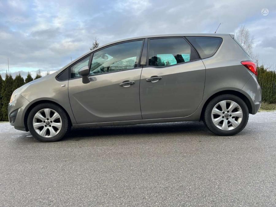 Brown Opel Meriva 2013 in Plunge, with an engine capacity of 1.69 L and mileage of 257 thousand km for 3800 €, photo 4 on AUTOMOTO.COM.LV