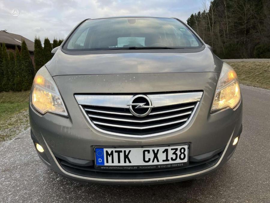 Brown Opel Meriva 2013 in Plunge, with an engine capacity of 1.69 L and mileage of 257 thousand km for 3800 €, photo 8 on AUTOMOTO.COM.LV