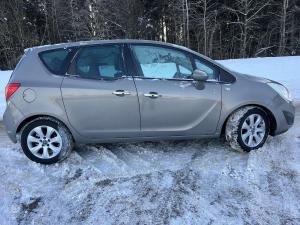 Brown Opel Meriva 2013 in Plunge, with an engine capacity of 1.69 L and mileage of 257 thousand km for 3800 €, photo 6 on AUTOMOTO.COM.LV