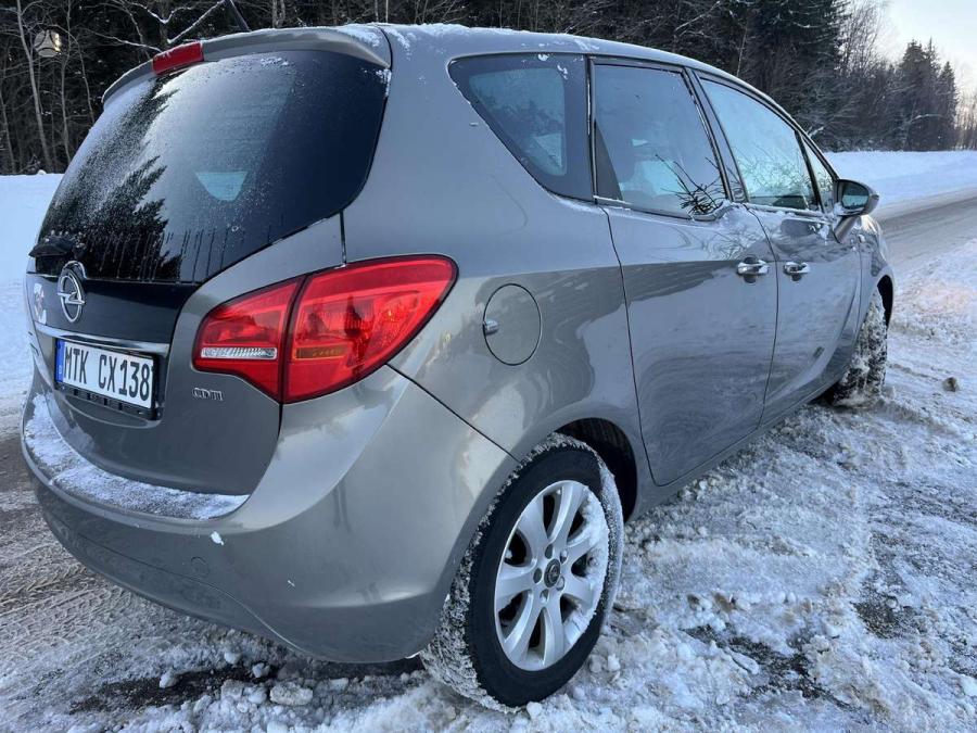 Brown Opel Meriva 2013 in Plunge, with an engine capacity of 1.69 L and mileage of 257 thousand km for 3800 €, photo 7 on AUTOMOTO.COM.LV