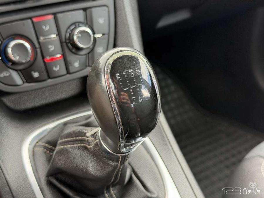 Brown Opel Meriva 2013 in Taurage, with an engine capacity of 1.70 L and mileage of 213 thousand km for 2950 €, photo 21 on AUTOMOTO.COM.LV