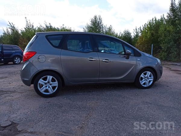 Green Opel Meriva 2012 in Daugavpils, with an engine capacity of 1.70 L and mileage of 0 thousand km for 3300 €, photo 8 on AUTOMOTO.COM.LV