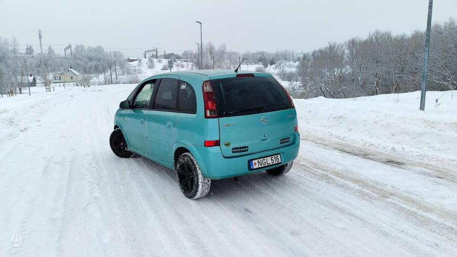 Green Opel Meriva 2004 in Vilnius, with an engine capacity of 1.69 L and mileage of 335 thousand km for 550 €, photo 4 on AUTOMOTO.COM.LV