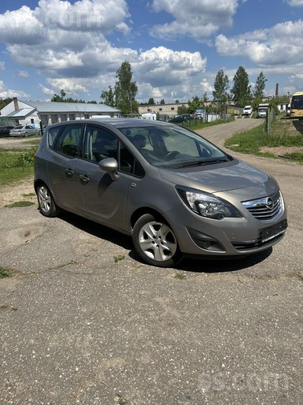 Green Opel Meriva 2012 in Daugavpils, with an engine capacity of 1.70 L and mileage of 237 thousand km for 3400 €, photo 2 on AUTOMOTO.COM.LV