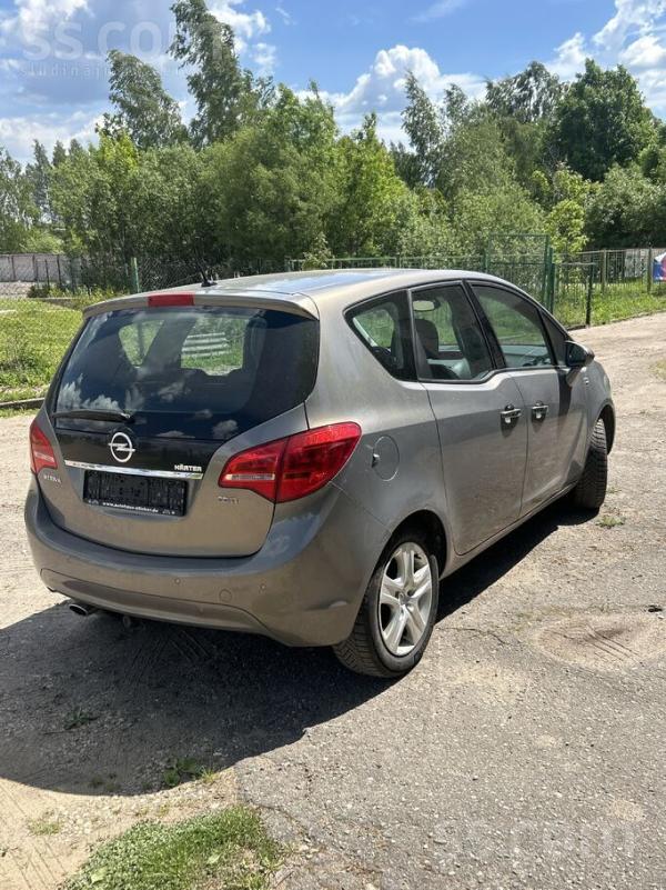Green Opel Meriva 2012 in Daugavpils, with an engine capacity of 1.70 L and mileage of 237 thousand km for 3400 €, photo 3 on AUTOMOTO.COM.LV