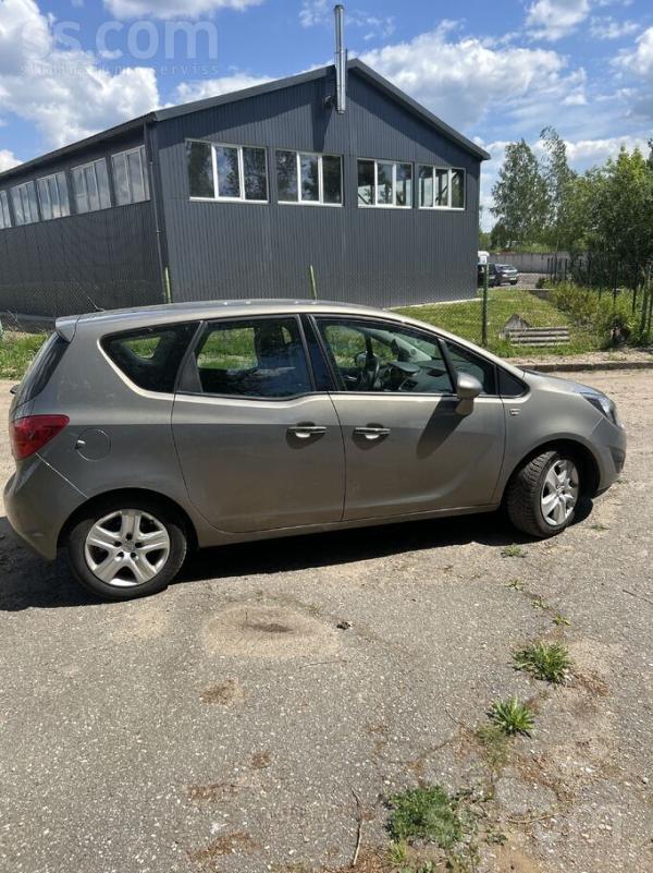 Green Opel Meriva 2012 in Daugavpils, with an engine capacity of 1.70 L and mileage of 237 thousand km for 3400 €, photo 4 on AUTOMOTO.COM.LV