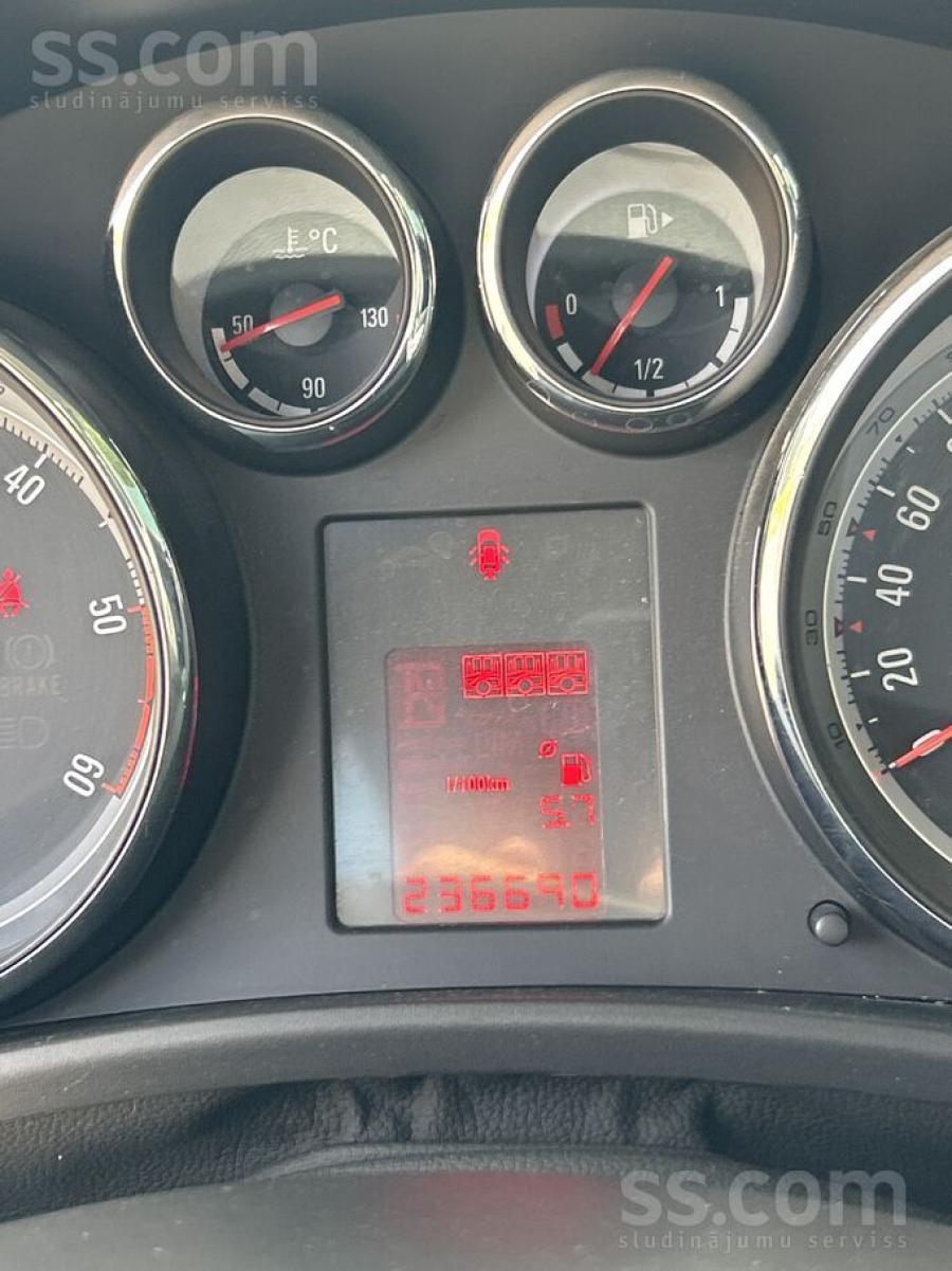 Zaļš Opel Meriva 2012 Daugavpils, ar dzinēja tilpumu 1.70 L un nobraukumu 237 tūkst. km par 3400 €, foto 12 vietnē AUTOMOTO.COM.LV