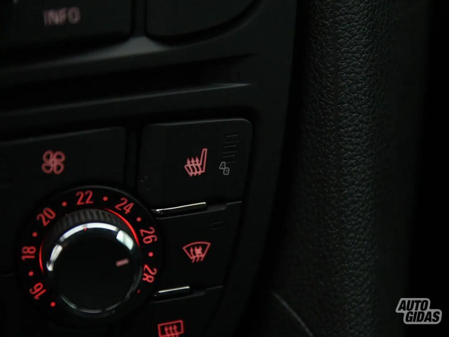 Green Opel Meriva 2016 in Vilnius, with an engine capacity of 1.40 L and mileage of 93 thousand km for 8299 €, photo 30 on AUTOMOTO.COM.LV
