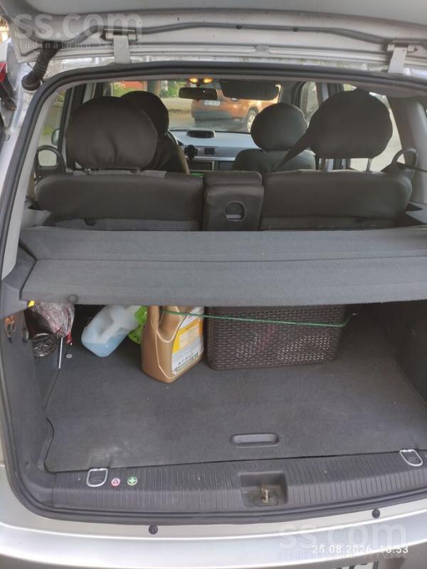 Grey Opel Meriva 2003 in Riga, with an engine capacity of 1.60 L and mileage of 130 thousand km for 1300 €, photo 3 on AUTOMOTO.COM.LV