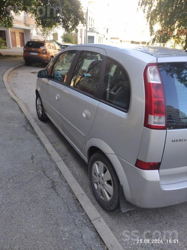 Grey Opel Meriva 2003 in Riga, with an engine capacity of 1.60 L and mileage of 130 thousand km for 1300 €, photo 8 on AUTOMOTO.COM.LV