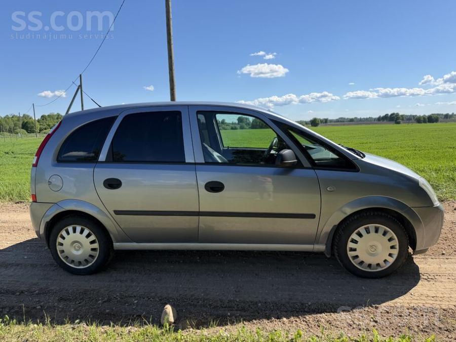 Grey Opel Meriva 2004 in Ogre, with an engine capacity of 1.60 L and mileage of 165 thousand km for 1300 €, photo 3 on AUTOMOTO.COM.LV