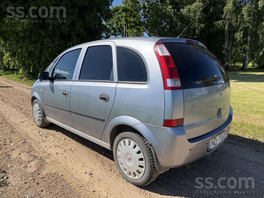 Grey Opel Meriva 2004 in Ogre, with an engine capacity of 1.60 L and mileage of 165 thousand km for 1300 €, photo 5 on AUTOMOTO.COM.LV