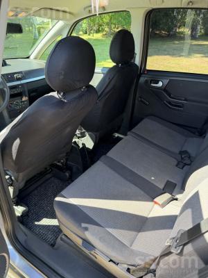 Grey Opel Meriva 2004 in Ogre, with an engine capacity of 1.60 L and mileage of 165 thousand km for 1300 €, photo 9 on AUTOMOTO.COM.LV