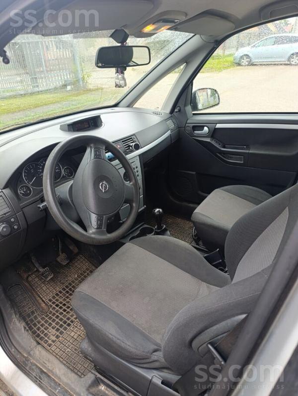 Pelēks Opel Meriva 2004 Rēzekne, ar dzinēja tilpumu 1.60 L un nobraukumu 227 tūkst. km par 1250 €, foto 1 vietnē AUTOMOTO.COM.LV
