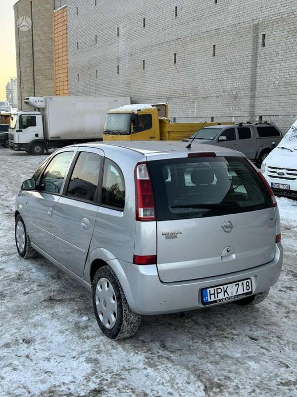 Pelēks Opel Meriva 2005 Viļņa, ar dzinēja tilpumu 1.60 L un nobraukumu 134 tūkst. km par 1000 €, foto 5 vietnē AUTOMOTO.COM.LV