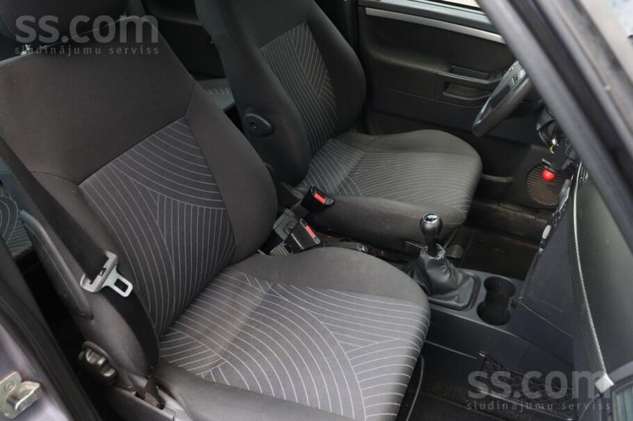 Pelēks Opel Meriva 2006 Valmiera, ar dzinēja tilpumu 1.40 L un nobraukumu 190 tūkst. km par 1800 €, foto 7 vietnē AUTOMOTO.COM.LV