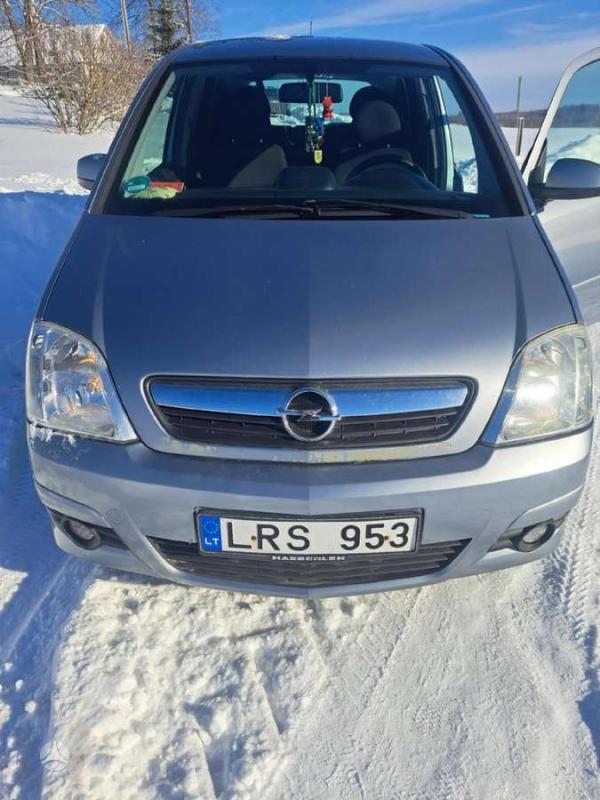 Grey Opel Meriva 2007 in Moletai, with an engine capacity of 1.60 L and mileage of 274 thousand km for 1200 €, photo 3 on AUTOMOTO.COM.LV