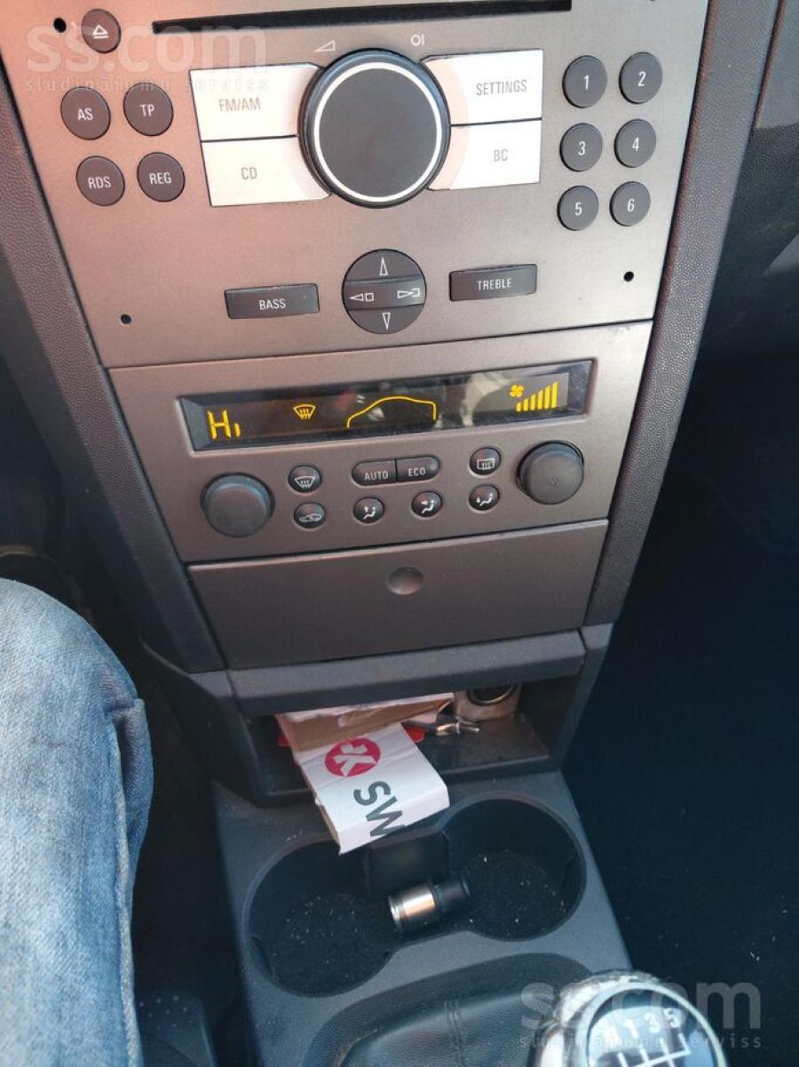 Pelēks Opel Meriva 2007 Rīga, ar dzinēja tilpumu 1.30 L un nobraukumu 255 tūkst. km par 1350 €, foto 3 vietnē AUTOMOTO.COM.LV