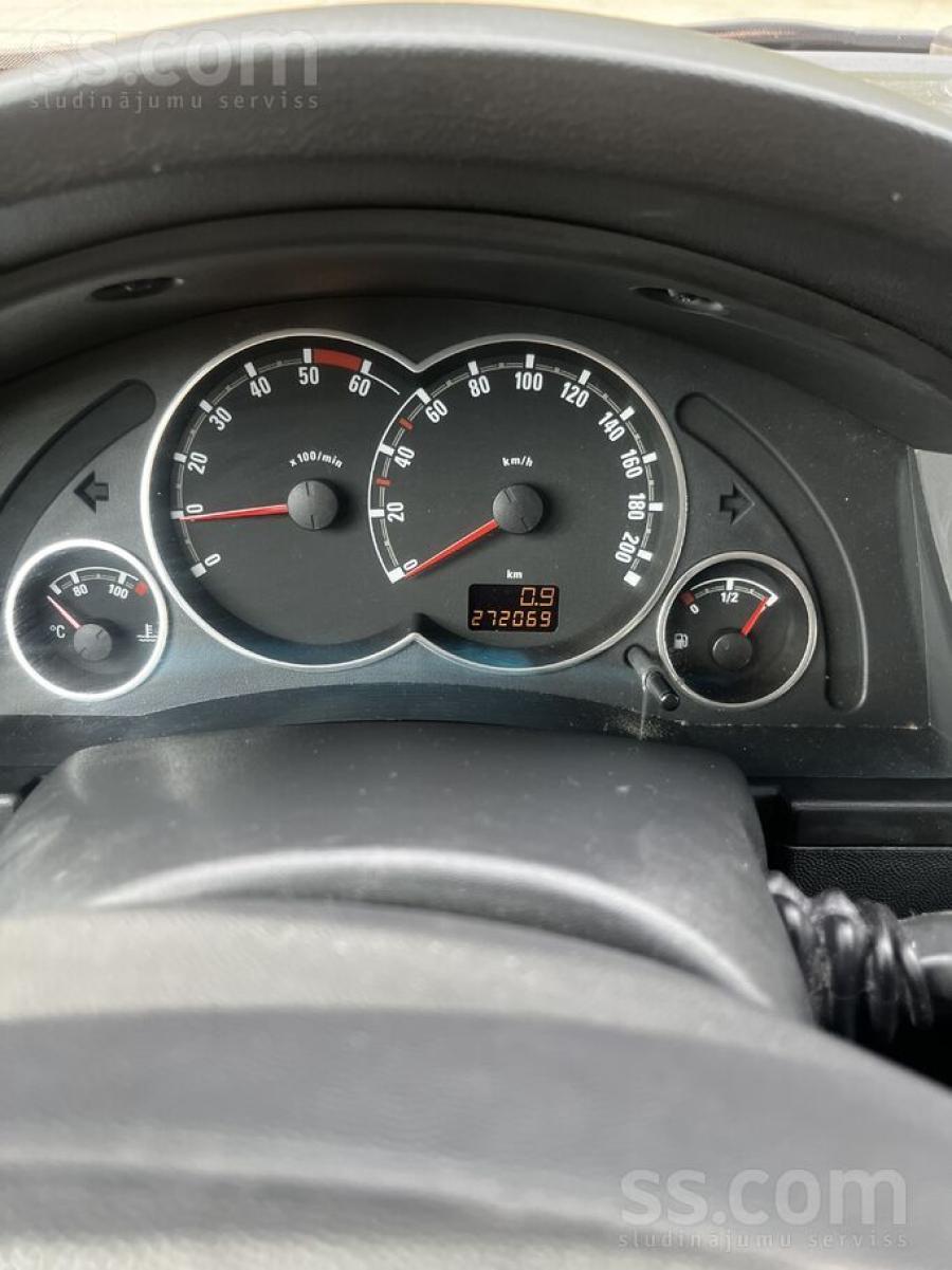 Grey Opel Meriva 2008 in Ventspils, with an engine capacity of 1.70 L and mileage of 270 thousand km for 1100 €, photo 10 on AUTOMOTO.COM.LV