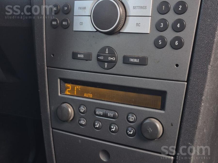 Grey Opel Meriva 2008 in Riga, with an engine capacity of 1.30 L and mileage of 220 thousand km for 1350 €, photo 10 on AUTOMOTO.COM.LV