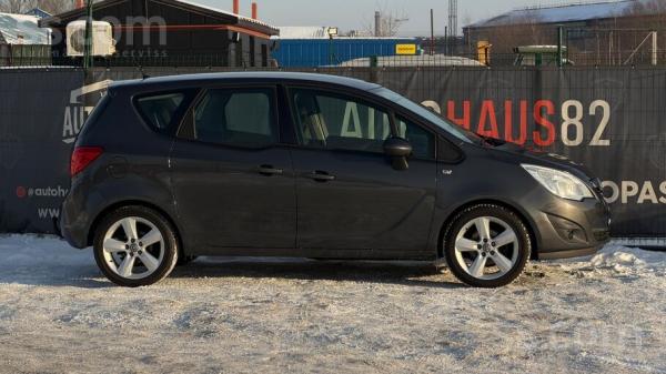 Grey Opel Meriva 2010 in Liepaja, with an engine capacity of 1.40 L and mileage of 220 thousand km for 3950 €, photo 3 on AUTOMOTO.COM.LV