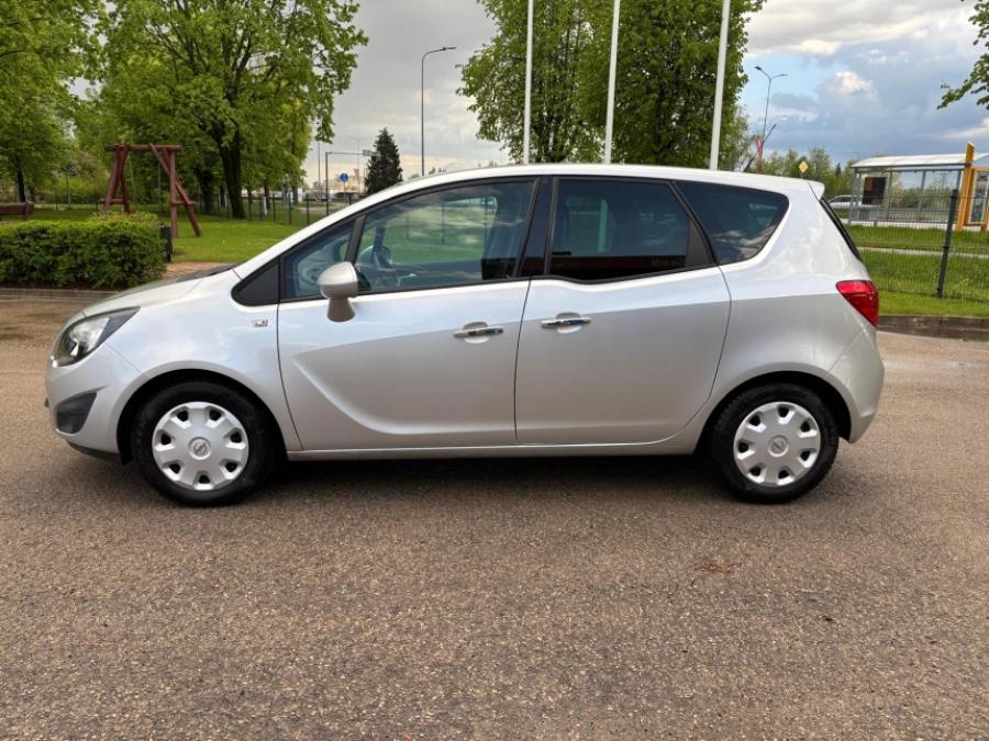 Grey Opel Meriva 2010 in Riga, with an engine capacity of 1.40 L and mileage of 223 thousand km for 4200 €, photo 1 on AUTOMOTO.COM.LV