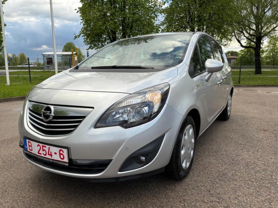 Grey Opel Meriva 2010 in Riga, with an engine capacity of 1.40 L and mileage of 223 thousand km for 4200 €, photo 4 on AUTOMOTO.COM.LV