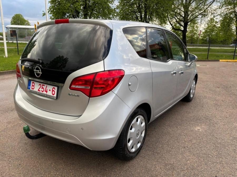 Grey Opel Meriva 2010 in Riga, with an engine capacity of 1.40 L and mileage of 223 thousand km for 4200 €, photo 8 on AUTOMOTO.COM.LV