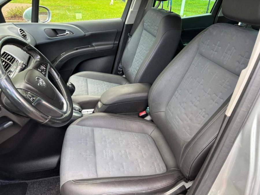 Grey Opel Meriva 2010 in Riga, with an engine capacity of 1.40 L and mileage of 223 thousand km for 4200 €, photo 10 on AUTOMOTO.COM.LV