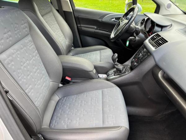 Grey Opel Meriva 2010 in Riga, with an engine capacity of 1.40 L and mileage of 223 thousand km for 4200 €, photo 10 on AUTOMOTO.COM.LV