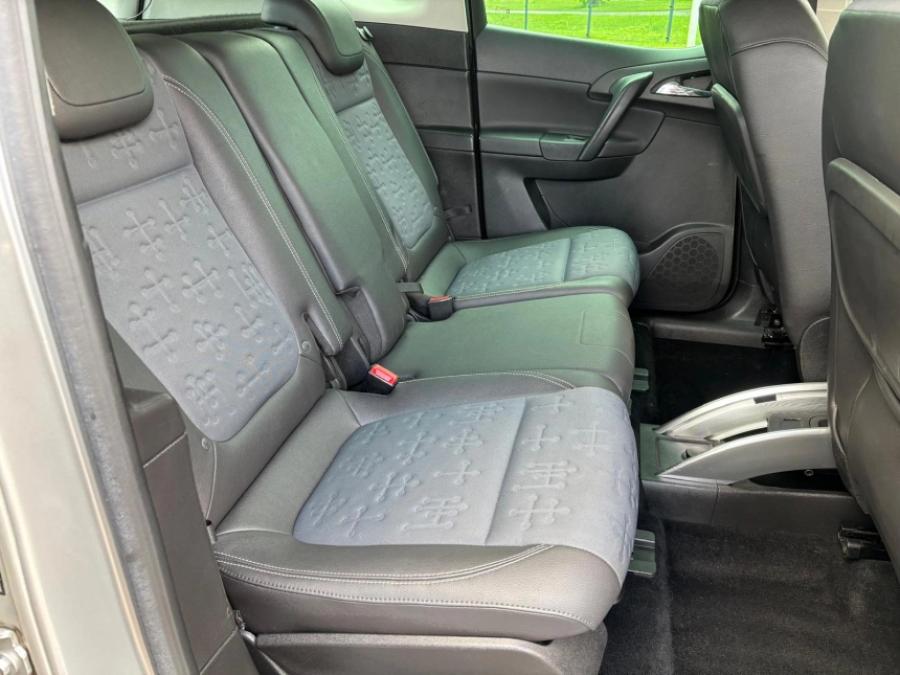 Grey Opel Meriva 2010 in Riga, with an engine capacity of 1.40 L and mileage of 223 thousand km for 4200 €, photo 14 on AUTOMOTO.COM.LV