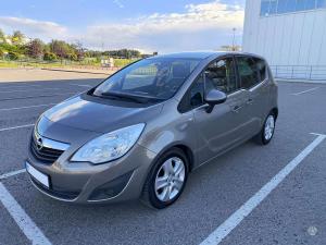 Grey Opel Meriva 2010 in Vilnius, with an engine capacity of 1.69 L and mileage of 196 thousand km for 2950 €, photo 3 on AUTOMOTO.COM.LV