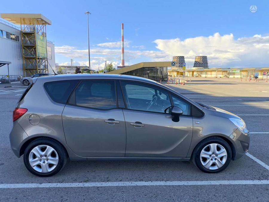 Grey Opel Meriva 2010 in Vilnius, with an engine capacity of 1.69 L and mileage of 196 thousand km for 2950 €, photo 7 on AUTOMOTO.COM.LV
