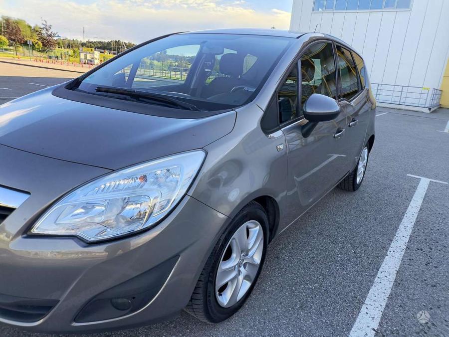 Grey Opel Meriva 2010 in Vilnius, with an engine capacity of 1.69 L and mileage of 196 thousand km for 2950 €, photo 8 on AUTOMOTO.COM.LV