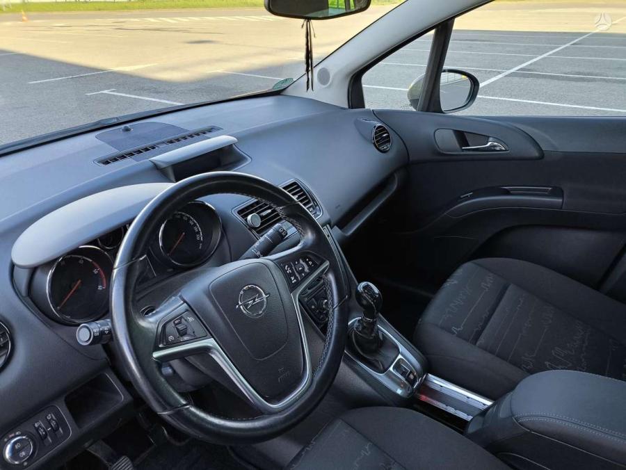 Grey Opel Meriva 2010 in Vilnius, with an engine capacity of 1.69 L and mileage of 196 thousand km for 2950 €, photo 13 on AUTOMOTO.COM.LV