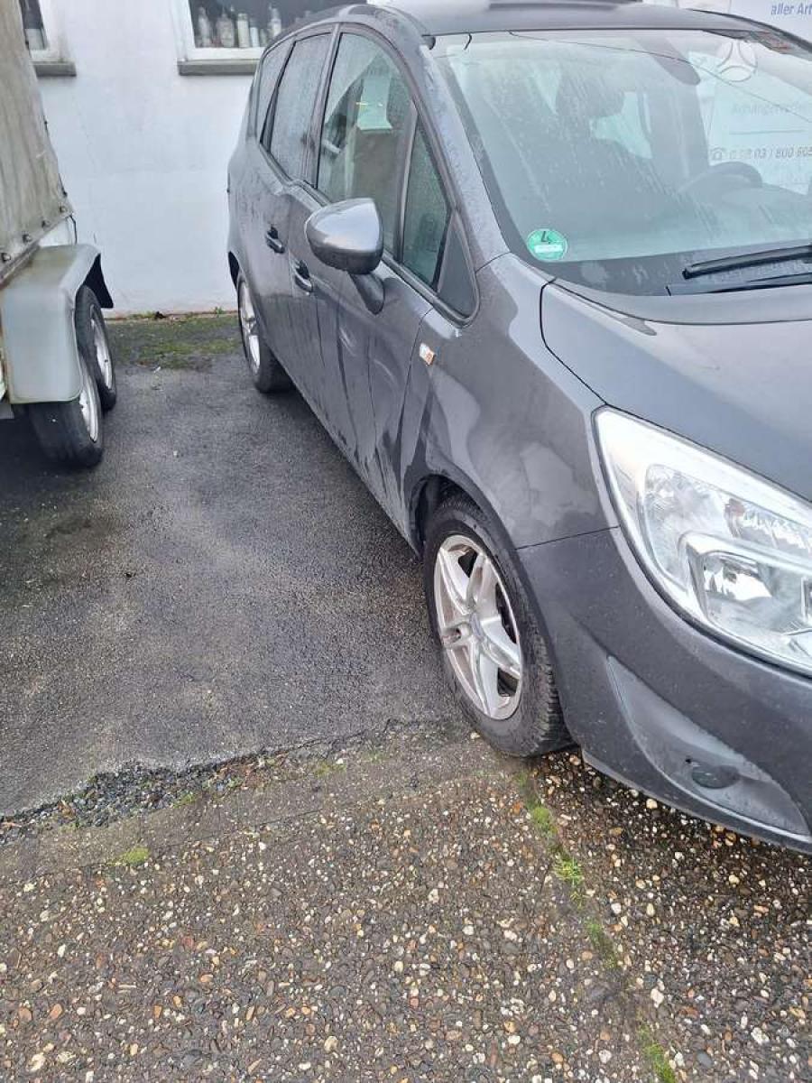 Grey Opel Meriva 2011 in Utena, with an engine capacity of 1.40 L and mileage of 142 thousand km for 3650 €, photo 3 on AUTOMOTO.COM.LV