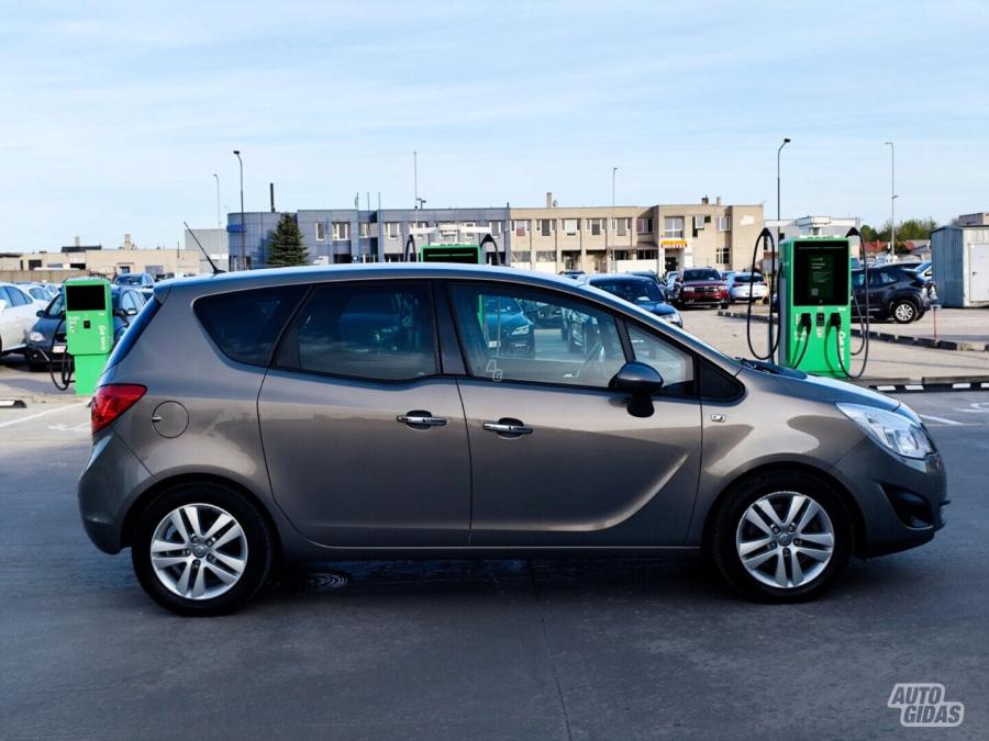 Grey Opel Meriva 2011 in Siauliai, with an engine capacity of 1.70 L and mileage of 180 thousand km for 3650 €, photo 11 on AUTOMOTO.COM.LV