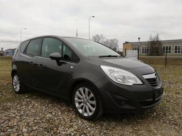 Grey Opel Meriva 2011 in Saldus, with an engine capacity of 1.40 L and mileage of 160 thousand km for 4900 €, photo 3 on AUTOMOTO.COM.LV