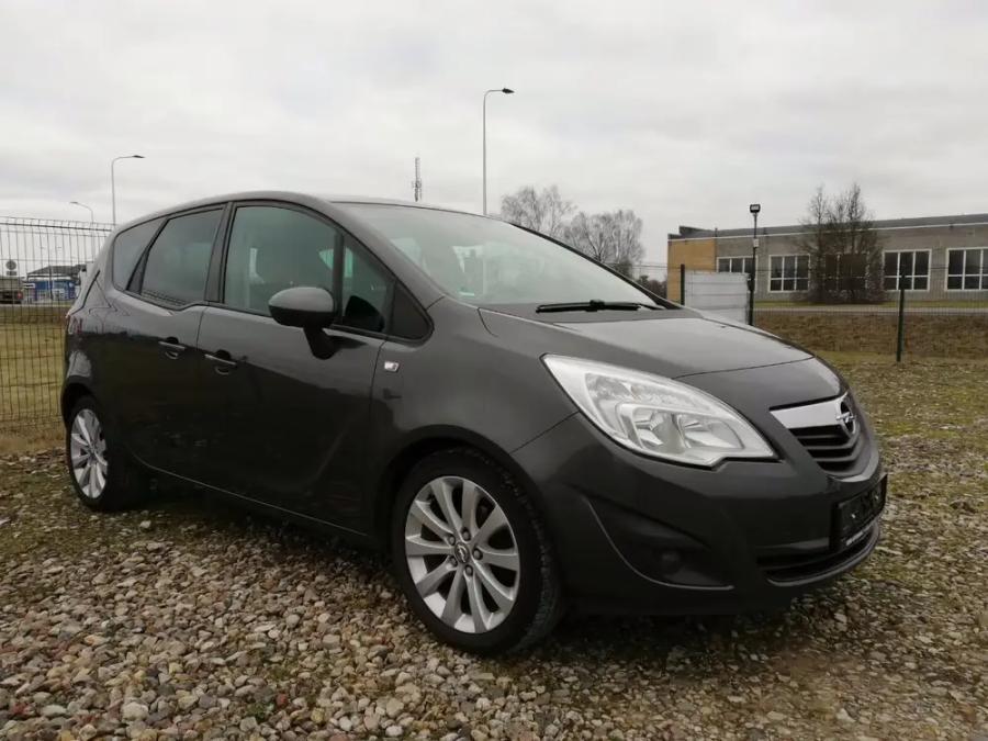 Grey Opel Meriva 2011 in Saldus, with an engine capacity of 1.40 L and mileage of 160 thousand km for 4900 €, photo 4 on AUTOMOTO.COM.LV