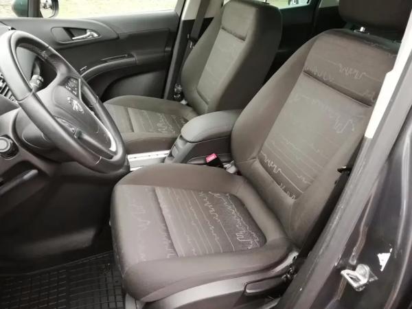 Grey Opel Meriva 2011 in Saldus, with an engine capacity of 1.40 L and mileage of 160 thousand km for 4900 €, photo 7 on AUTOMOTO.COM.LV