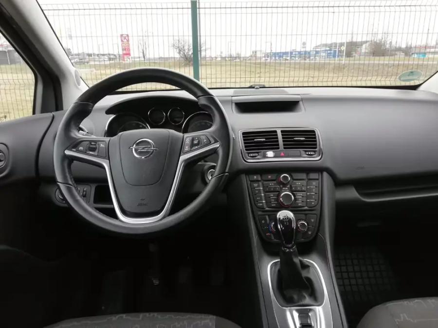 Grey Opel Meriva 2011 in Saldus, with an engine capacity of 1.40 L and mileage of 160 thousand km for 4900 €, photo 9 on AUTOMOTO.COM.LV
