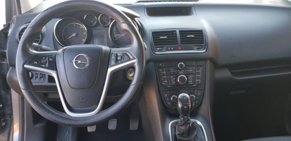 Grey Opel Meriva 2011 in Riga, with an engine capacity of 1.70 L and mileage of 219 thousand km for 4650 €, photo 6 on AUTOMOTO.COM.LV