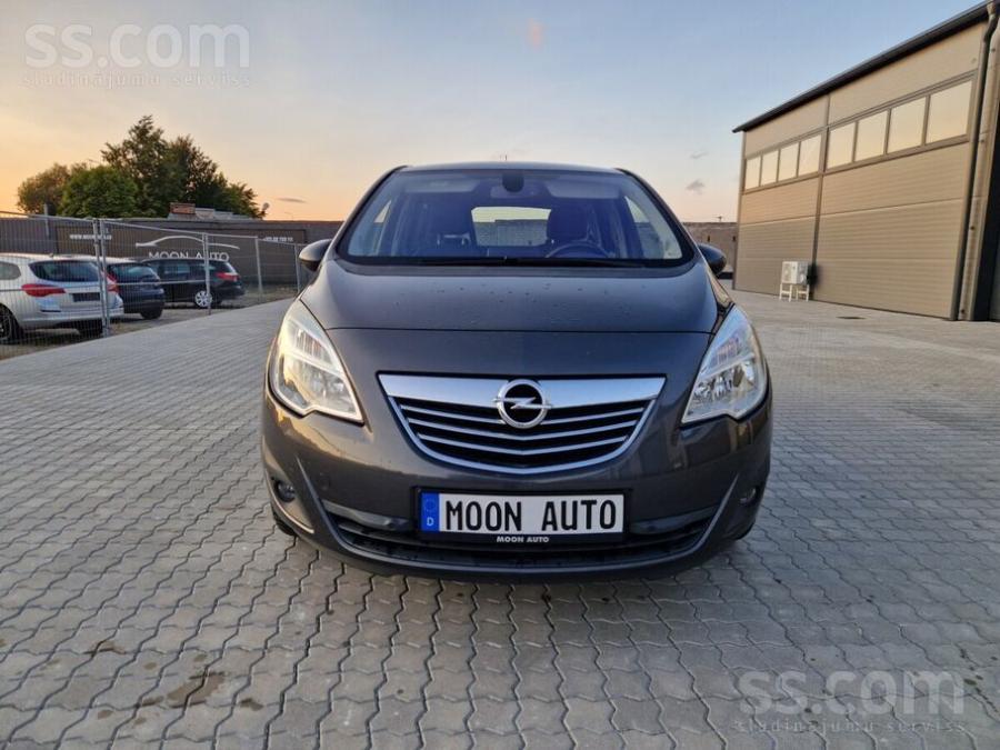 Grey Opel Meriva 2011 in Liepaja, with an engine capacity of 1.40 L and mileage of 194 thousand km for 4490 €, photo 3 on AUTOMOTO.COM.LV