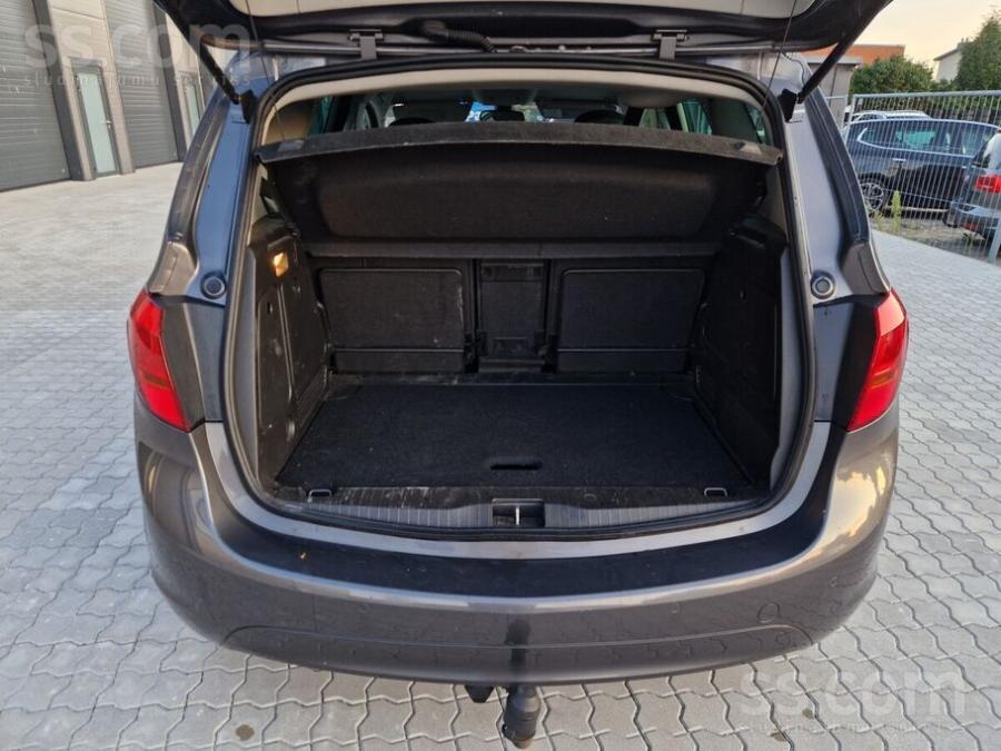 Grey Opel Meriva 2011 in Liepaja, with an engine capacity of 1.40 L and mileage of 194 thousand km for 4490 €, photo 26 on AUTOMOTO.COM.LV