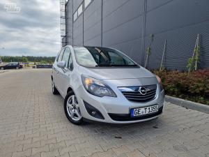 Grey Opel Meriva 2011 in Vilnius, with an engine capacity of 1.70 L and mileage of 260 thousand km for 4190 €, photo 3 on AUTOMOTO.COM.LV