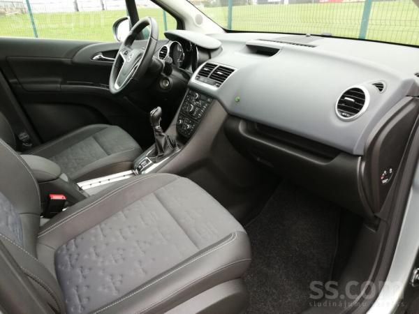Grey Opel Meriva 2011 in Saldus, with an engine capacity of 1.40 L and mileage of 74 thousand km for 4999 €, photo 10 on AUTOMOTO.COM.LV