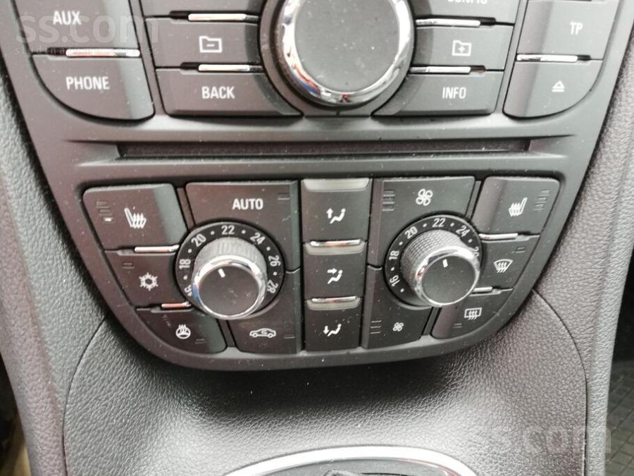 Grey Opel Meriva 2011 in Saldus, with an engine capacity of 1.40 L and mileage of 74 thousand km for 4999 €, photo 12 on AUTOMOTO.COM.LV